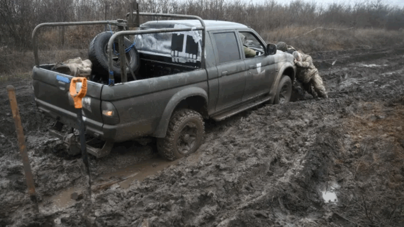 pickup-mud-ukraine - Think Defence