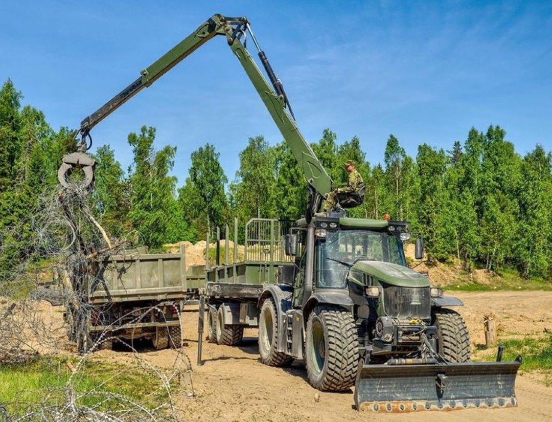 The JCB Fastrac - Think Defence