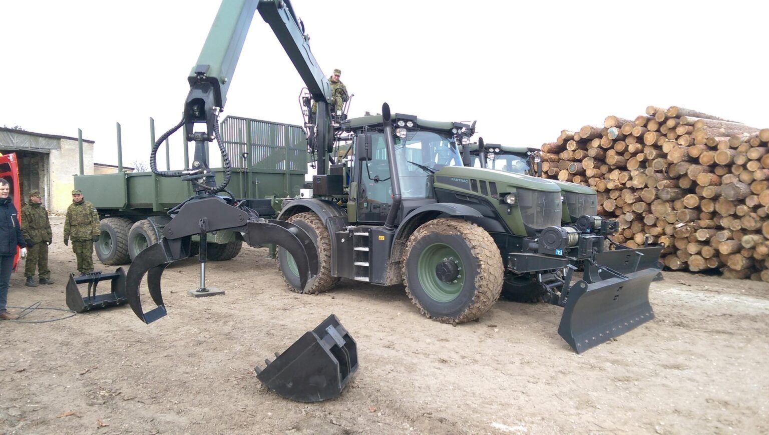 The JCB Fastrac - Think Defence