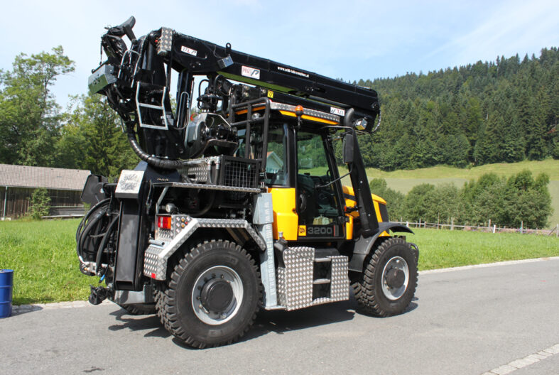The JCB Fastrac - Think Defence