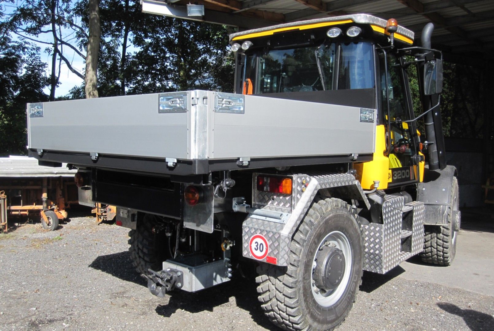 The JCB Fastrac - Think Defence
